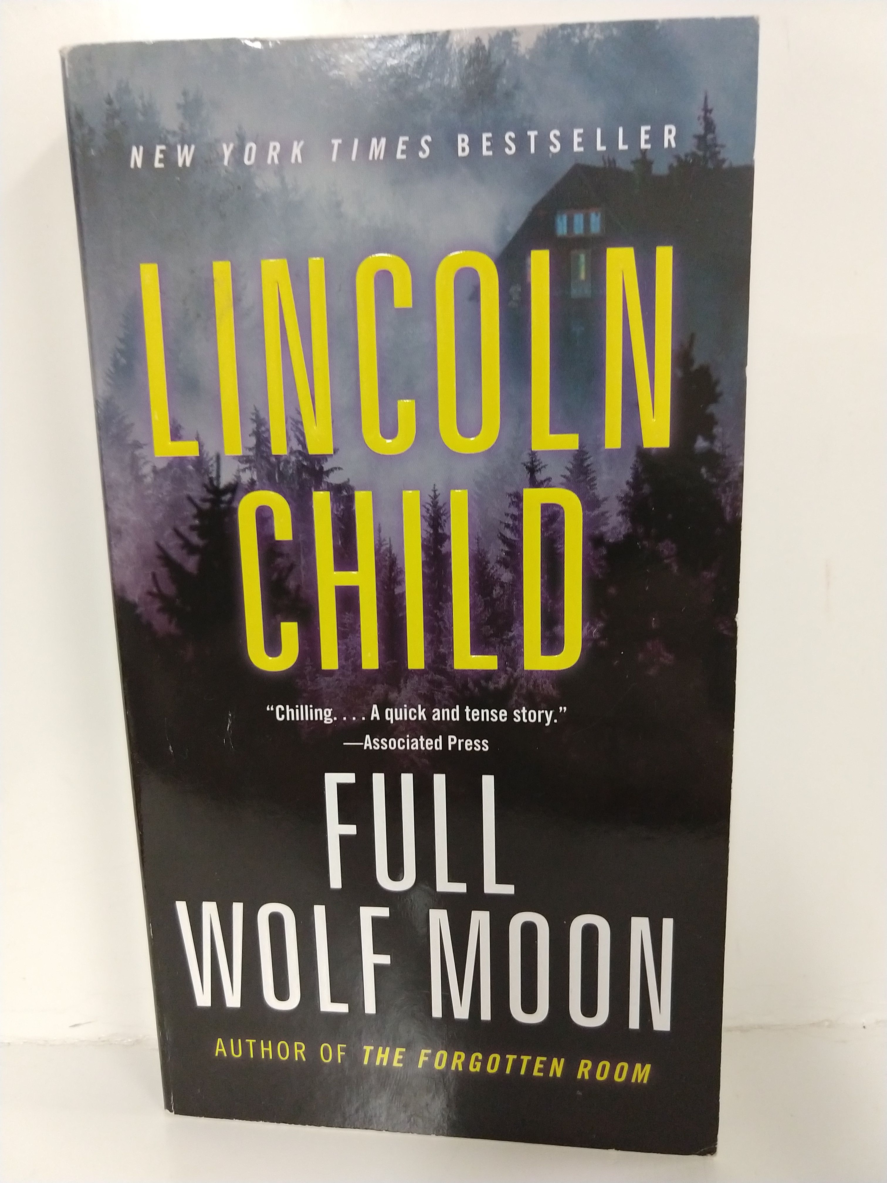 Full Wolf Moon: a Novel (Jeremy Logan Series)